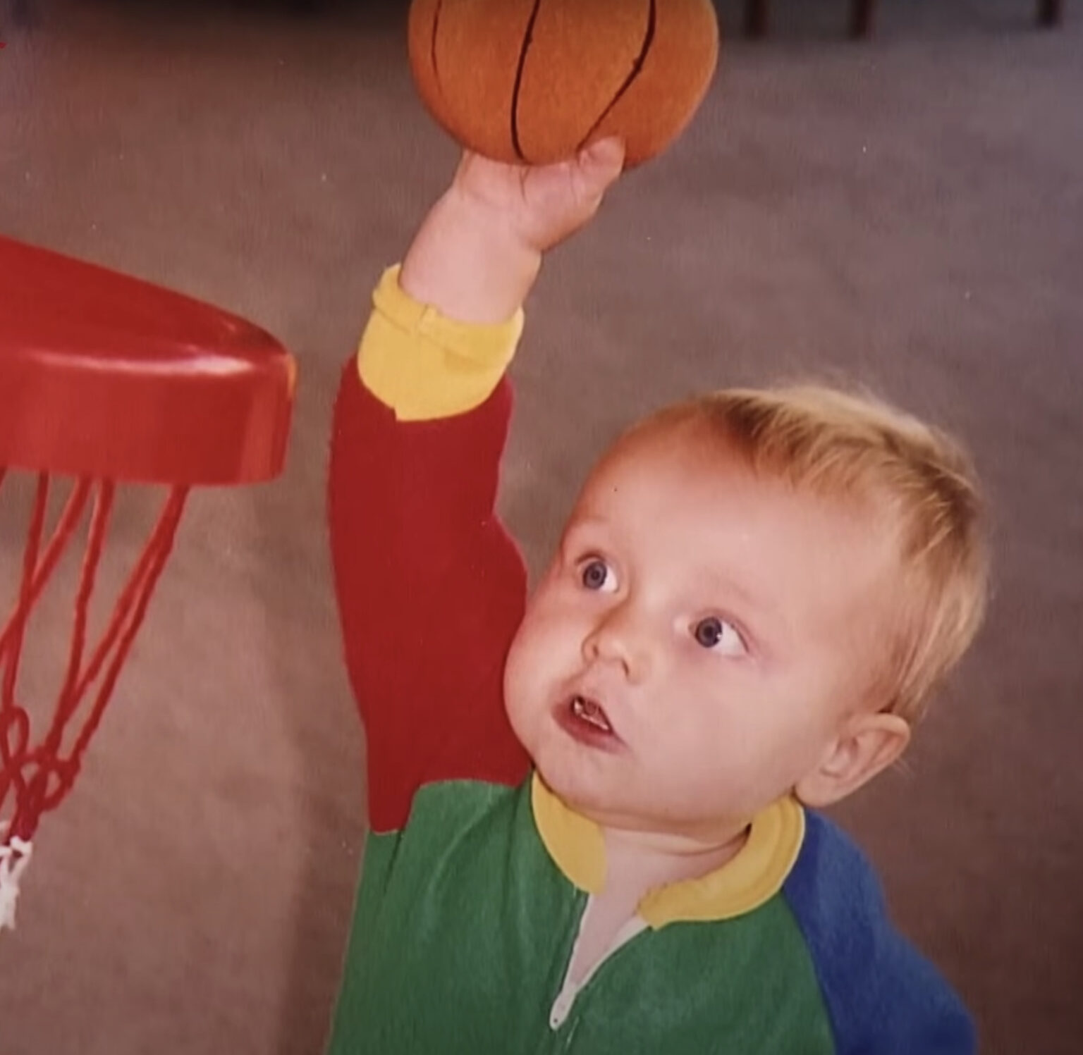 ジョシュ・ホーキンソン幼少期が可愛すぎた！家族も高身長って本当？ – TRENDUBU.log