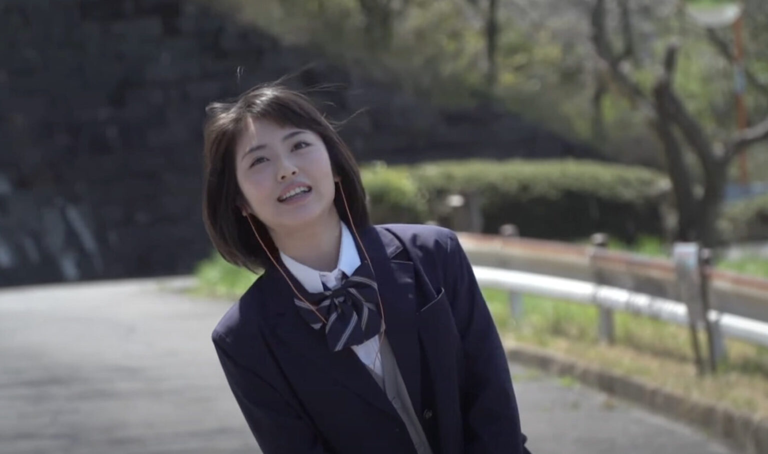 【紅白】浜辺美波の歌が下手で放送事故？本当の歌唱力はいかに？ – TRENDUBU.log